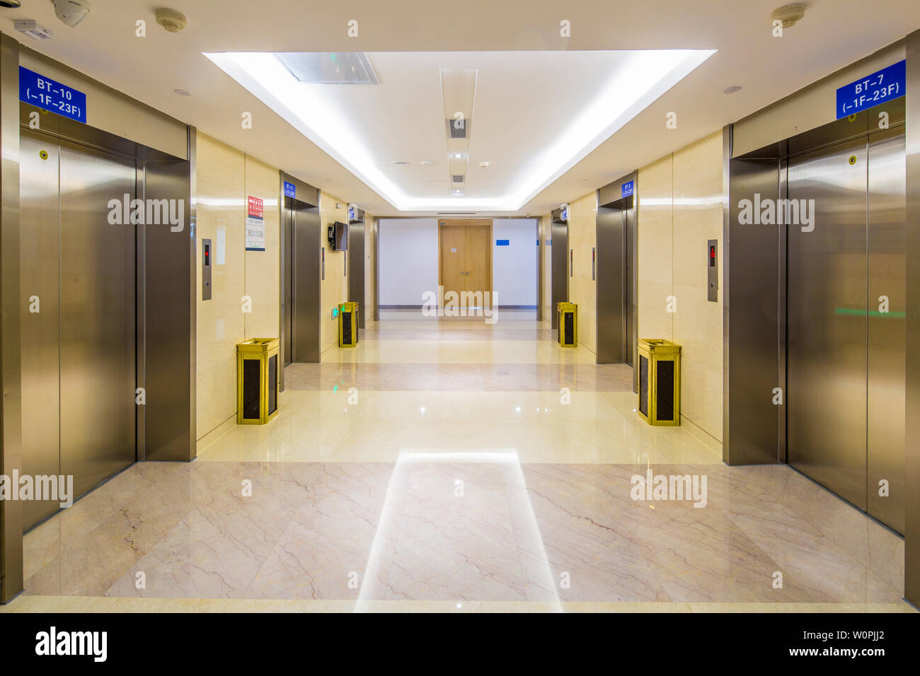 Elevator parts hi-res stock photography and images - Alamy