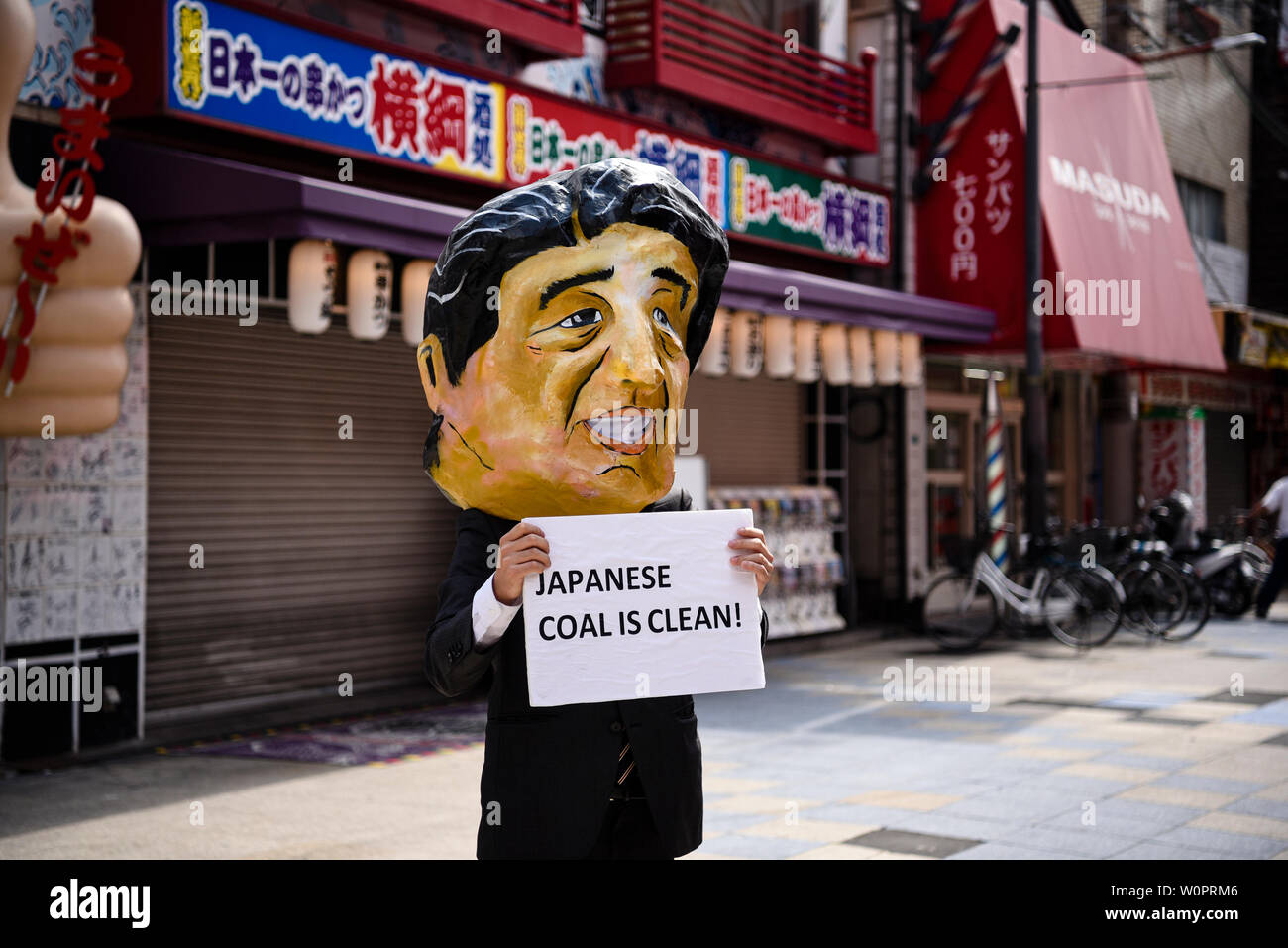 Shinzo abe mask hi-res stock photography and images - Alamy
