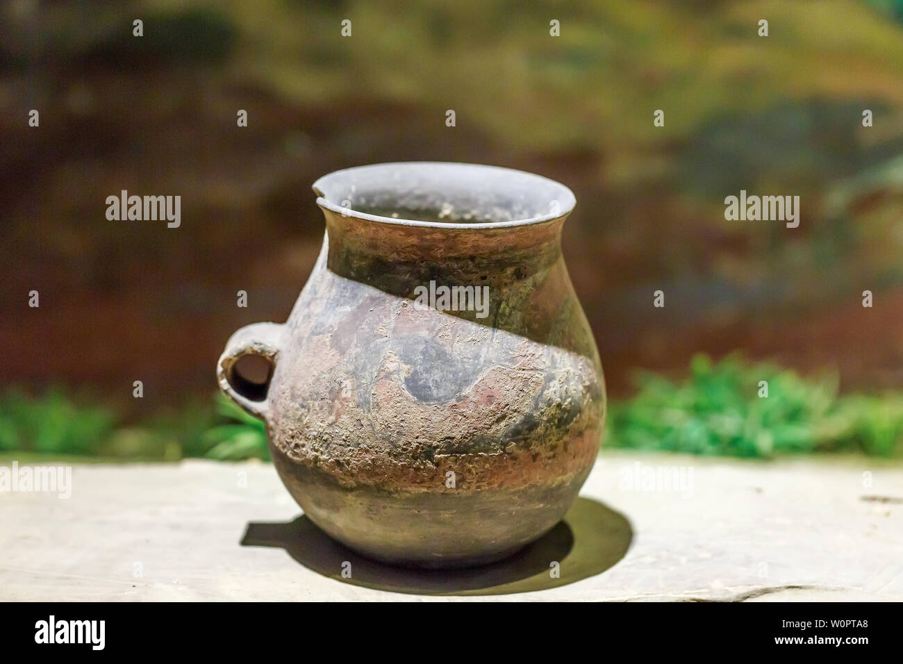 Dawenkou pottery hi-res stock photography and images - Alamy