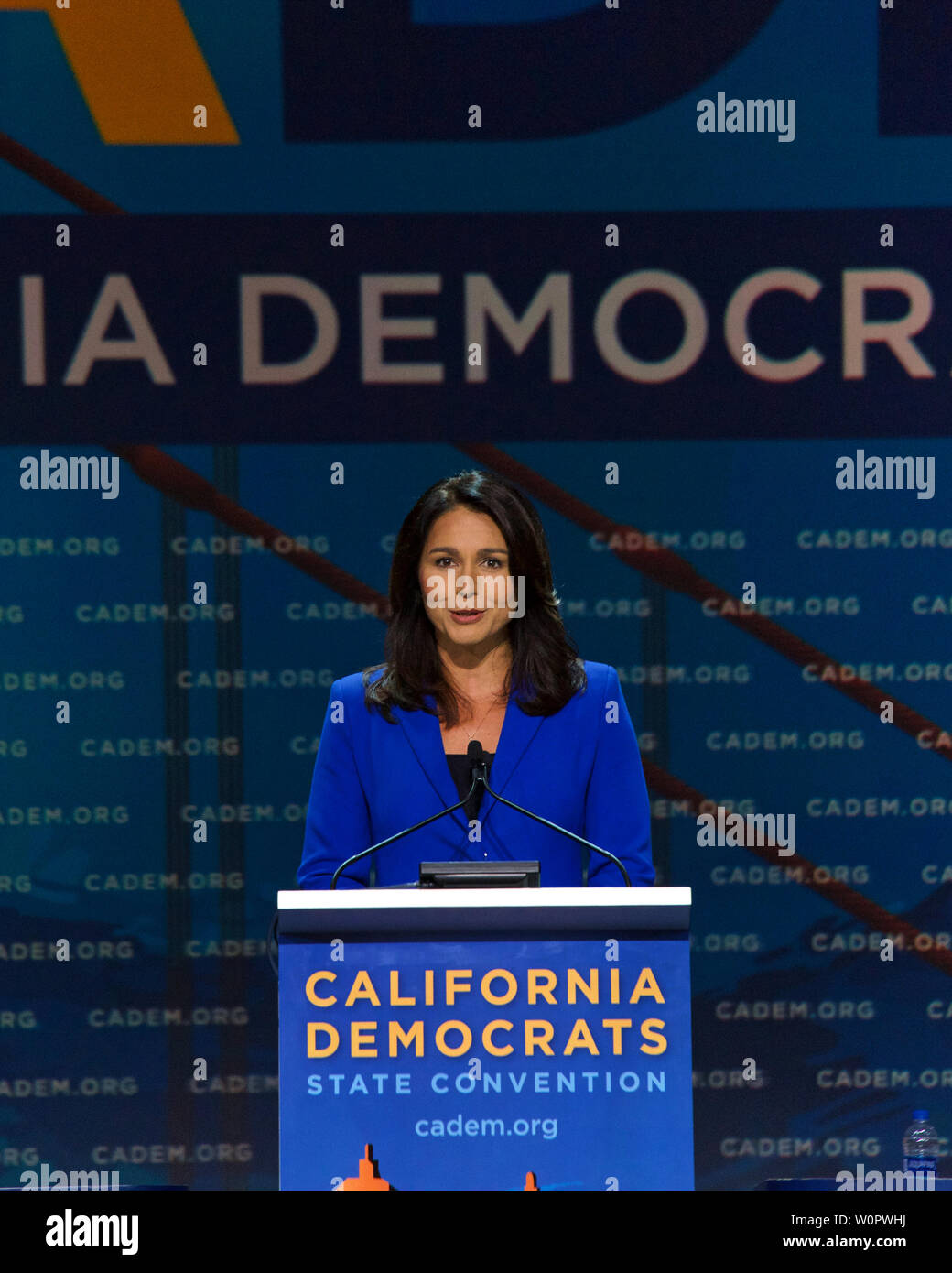 Tulsi gabbard hi-res stock photography and images - Alamy