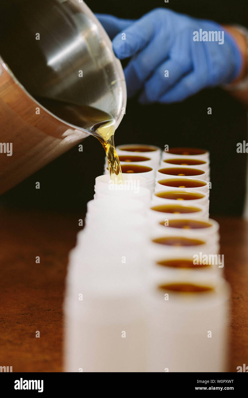 Filling orders hi-res stock photography and images - Alamy