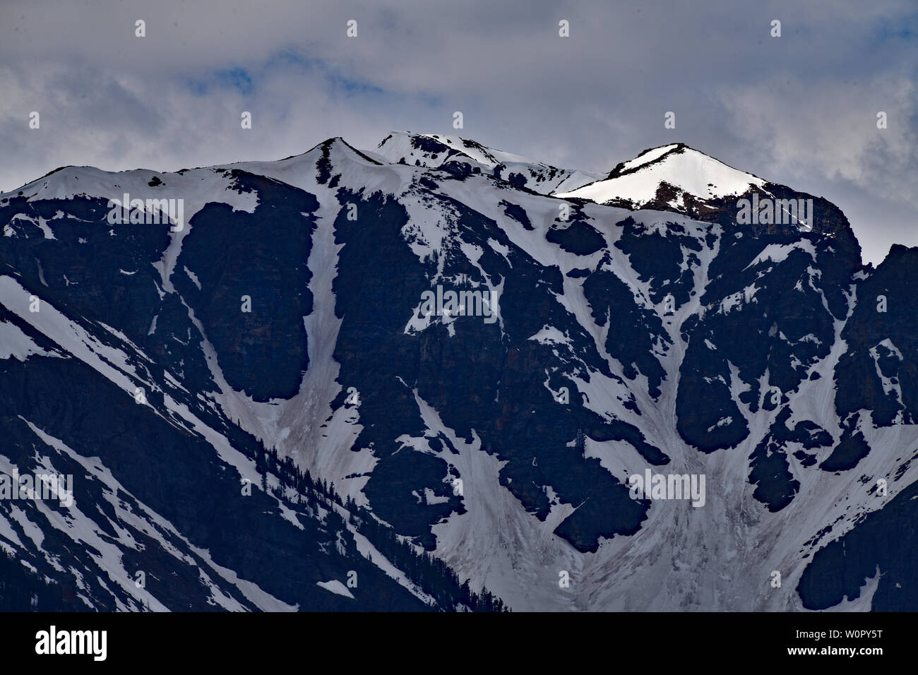 Snow mountain top hi-res stock photography and images - Alamy