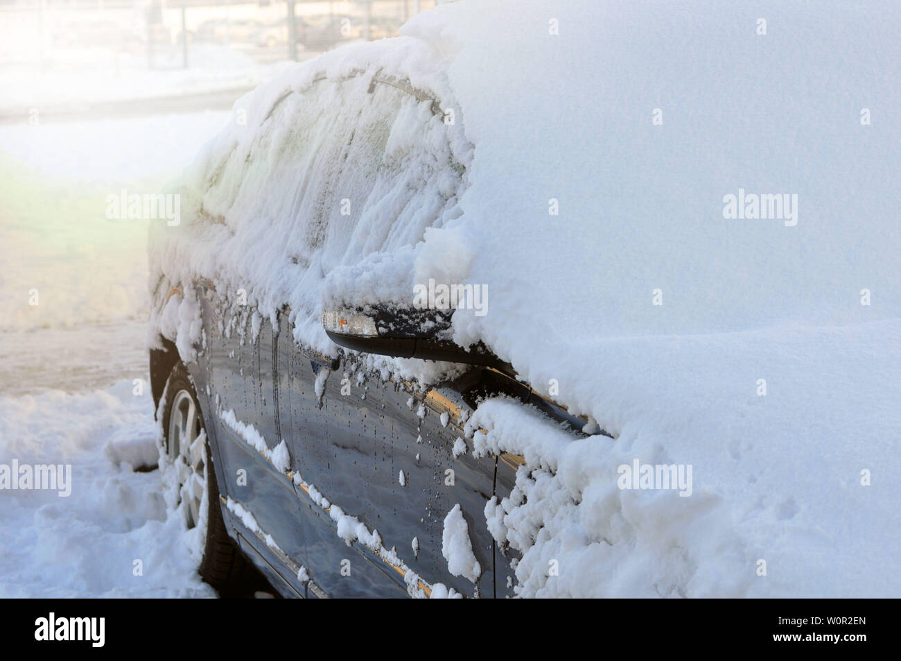 Dark blue car hi-res stock photography and images - Alamy