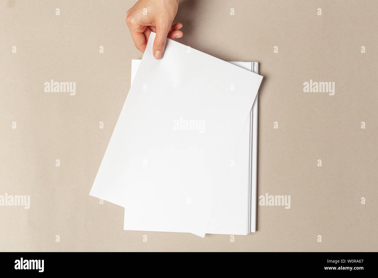 White a4 papers desk hi-res stock photography and images - Alamy