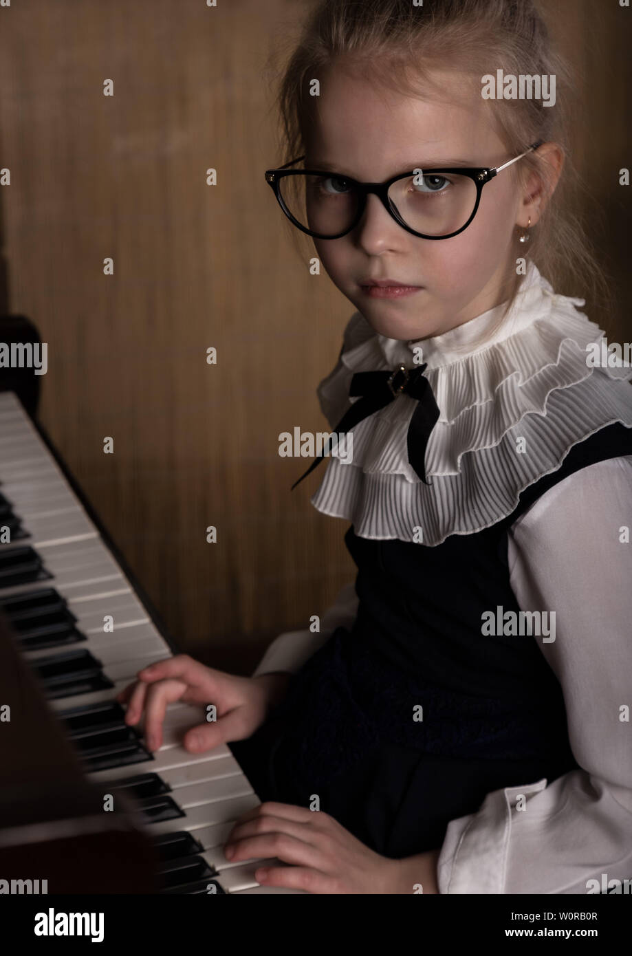 Teacher strict kids hi-res stock photography and images - Alamy