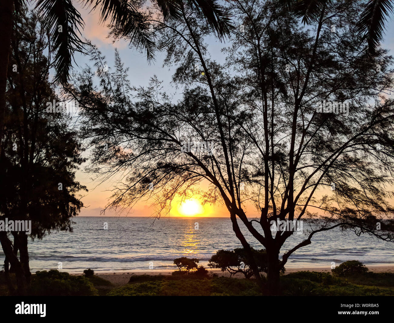 Early Morning Sunrise on Waimanalo Beach on Oahu, Hawaii over ocean ...