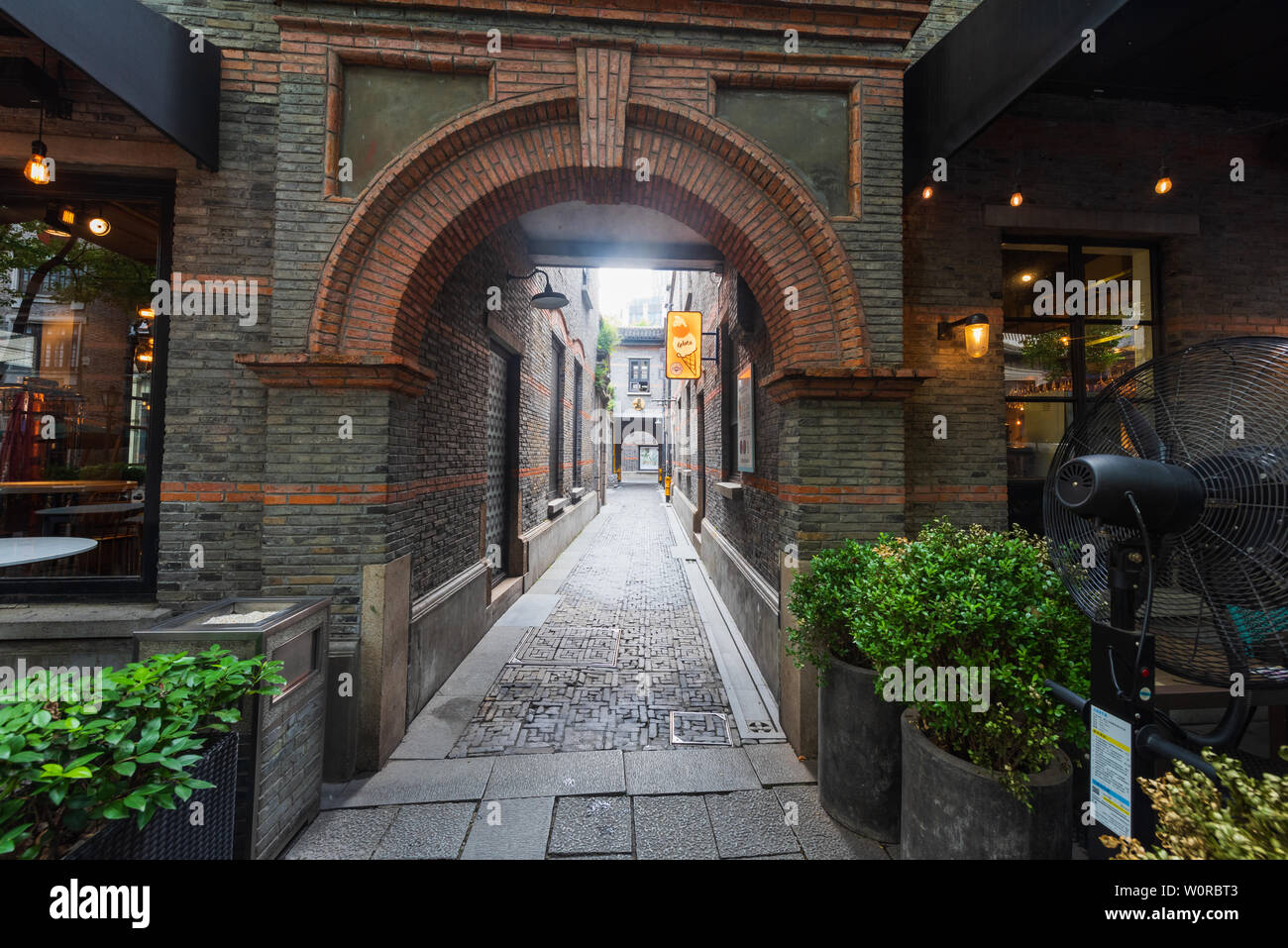 Shikumen shanghai hi-res stock photography and images - Alamy