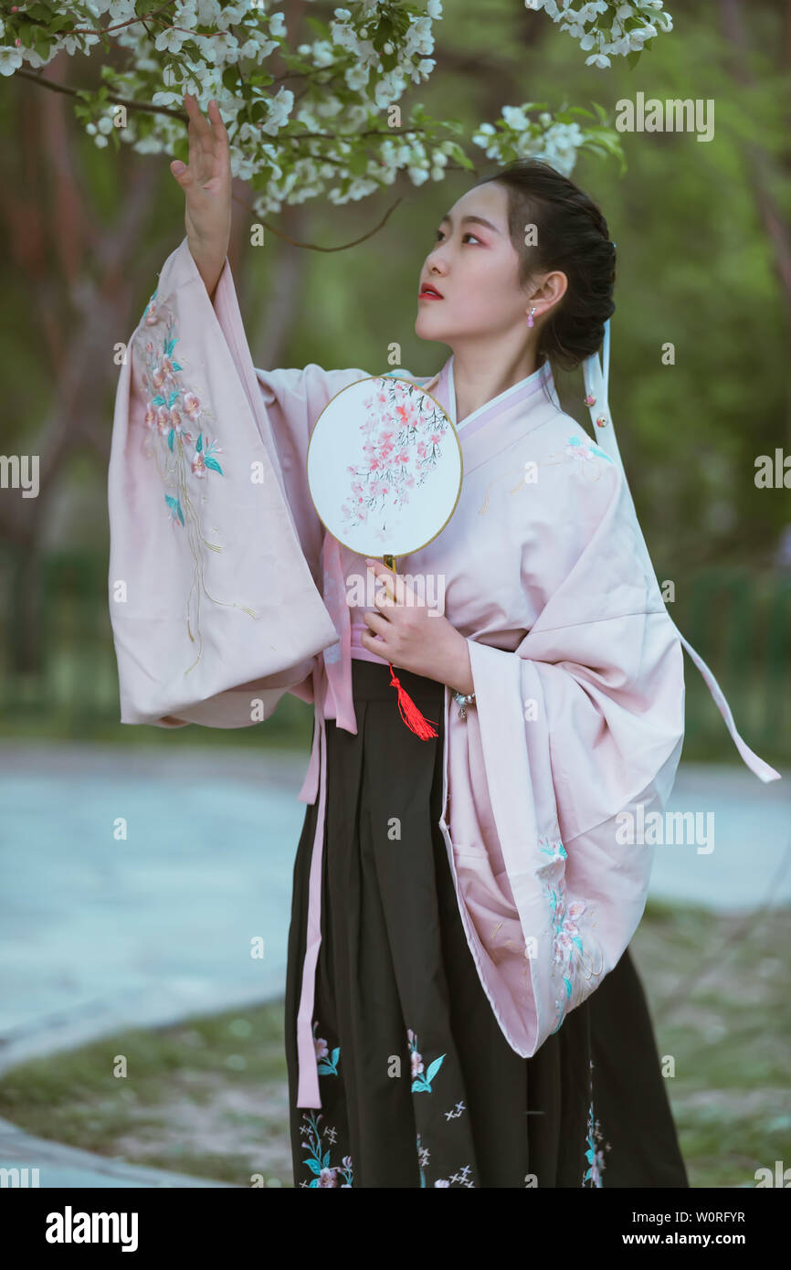 Tao Ran-ting Chinese clothes Stock Photo - Alamy