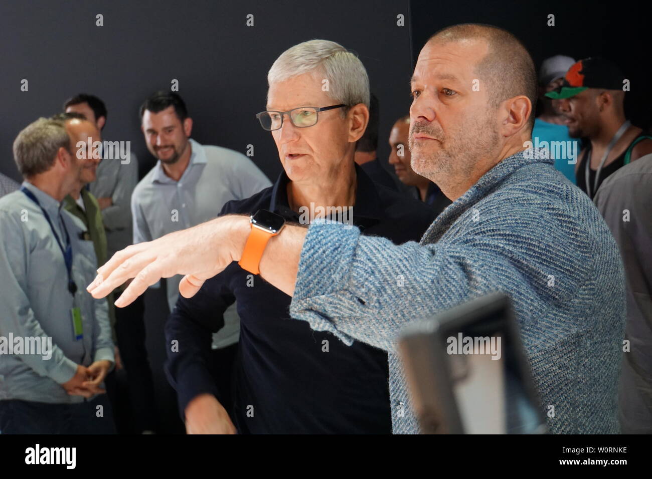 Jony ive and tim cook hi-res stock photography and images - Alamy