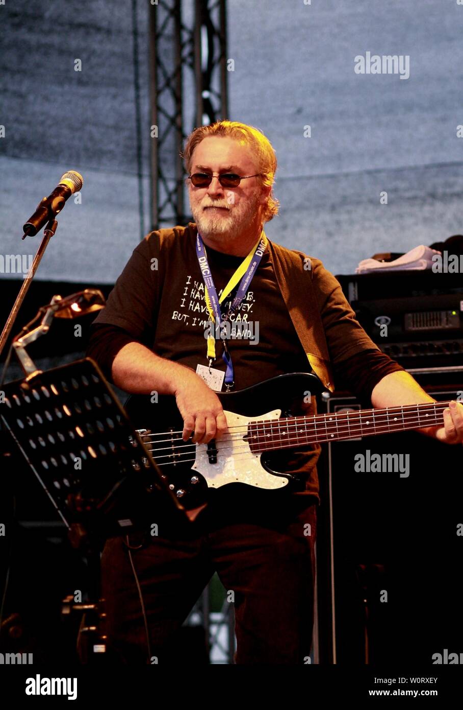 Die englische Sänger Eric Burdon mit seiner Band The Animals bei ihrem ...