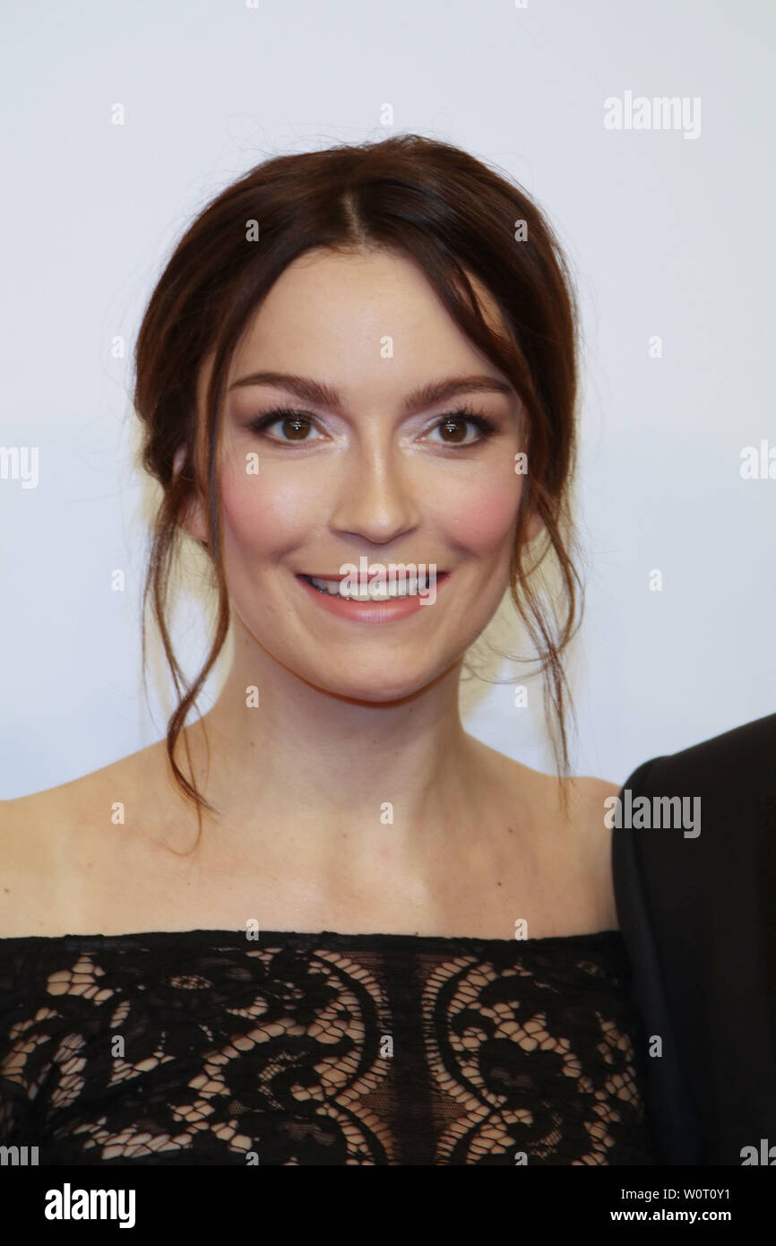 Quirin Berg & Freundin Kara Hecker, Goldene Kamera 2018, Messehallen ...