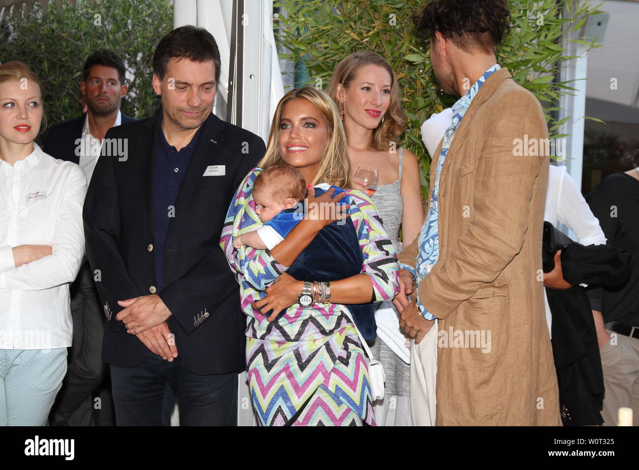 Sylvie Meis mit Baby Alexander Lucien Rienau und David Rinau beim RTL ...