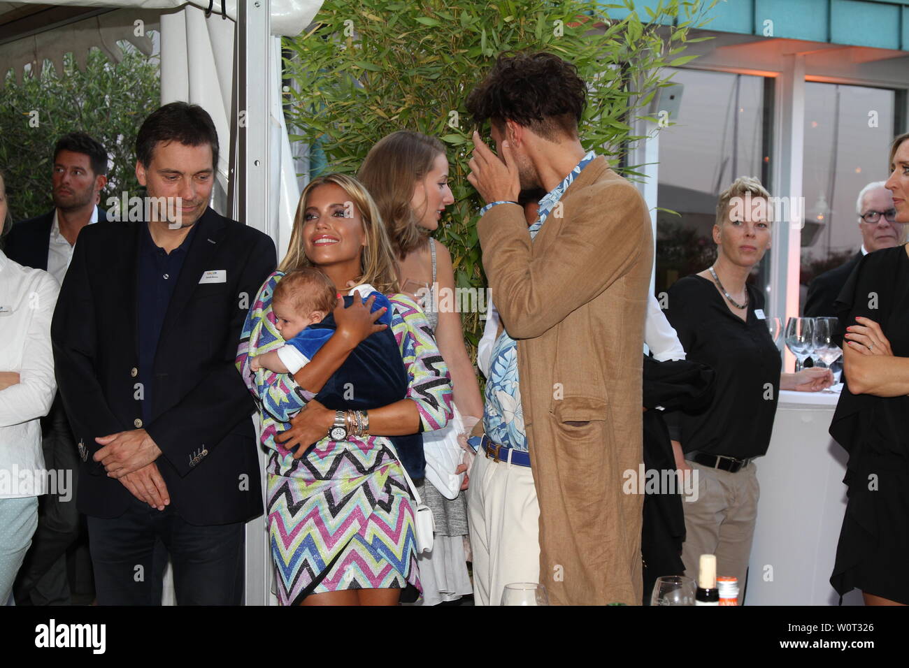 Sylvie Meis mit Baby Alexander Lucien Rienau und David Rinau beim RTL ...