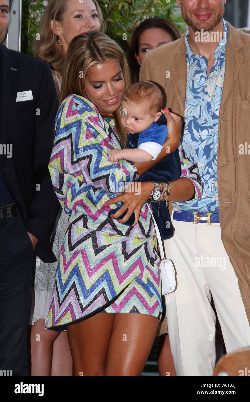 Sylvie Meis mit Baby Alexander Lucien Rienau und Andre Borchers beim ...