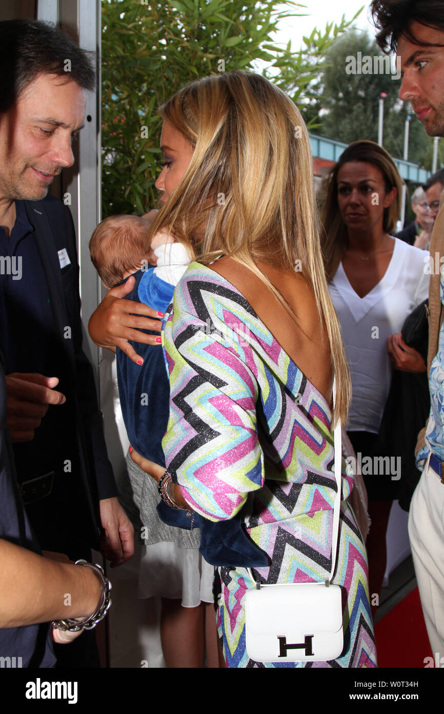 Sylvie Meis mit Baby Alexander Lucien Rienau und Andre Borchers beim ...