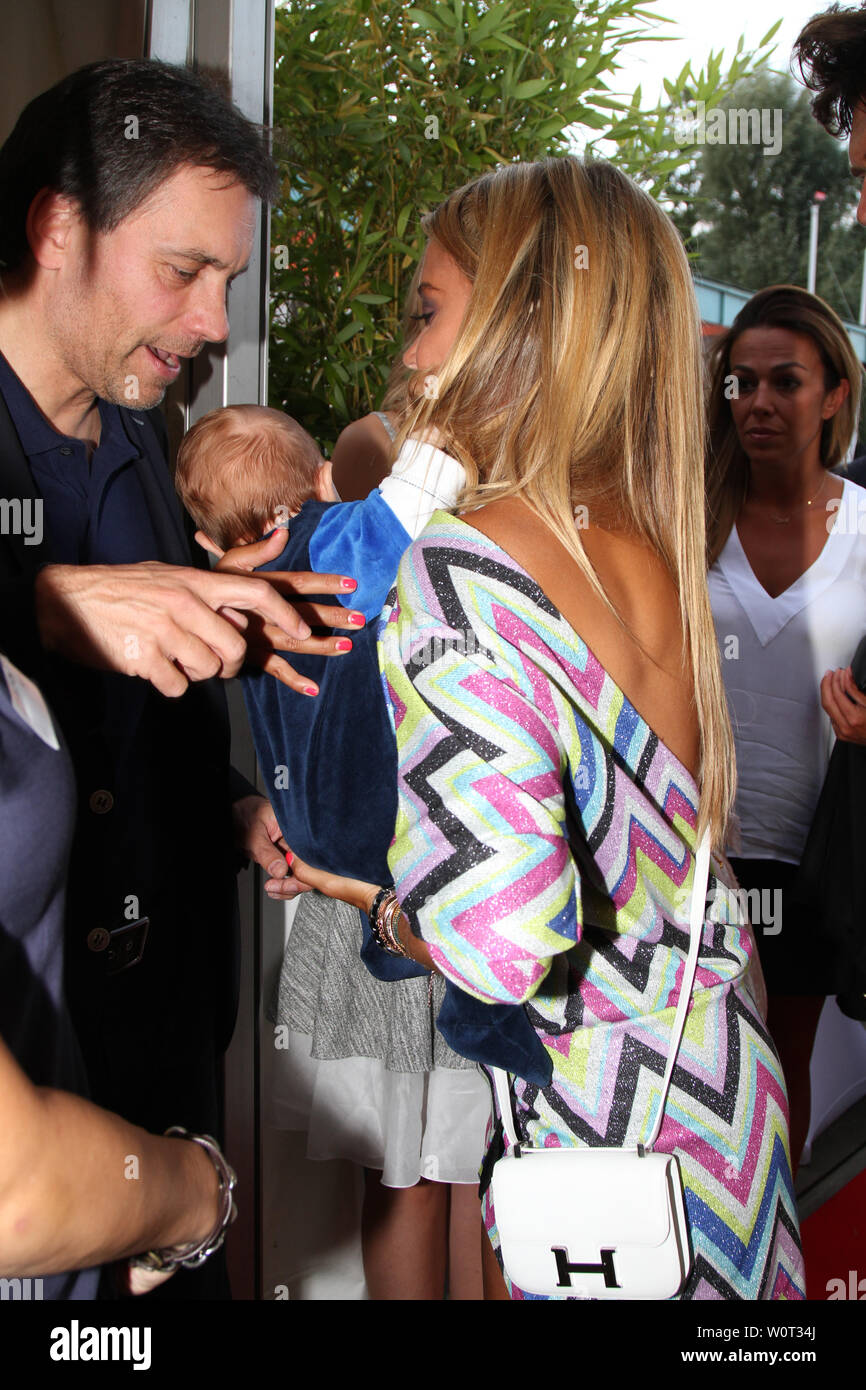 Sylvie Meis mit Baby Alexander Lucien Rienau und Andre Borchers beim ...