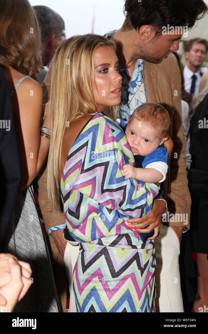 Sylvie Meis mit Baby Alexander Lucien Rienau und Andre Borchers beim ...