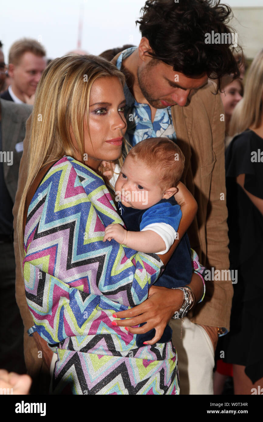 Sylvie Meis mit Baby Alexander Lucien Rienau und Andre Borchers beim ...