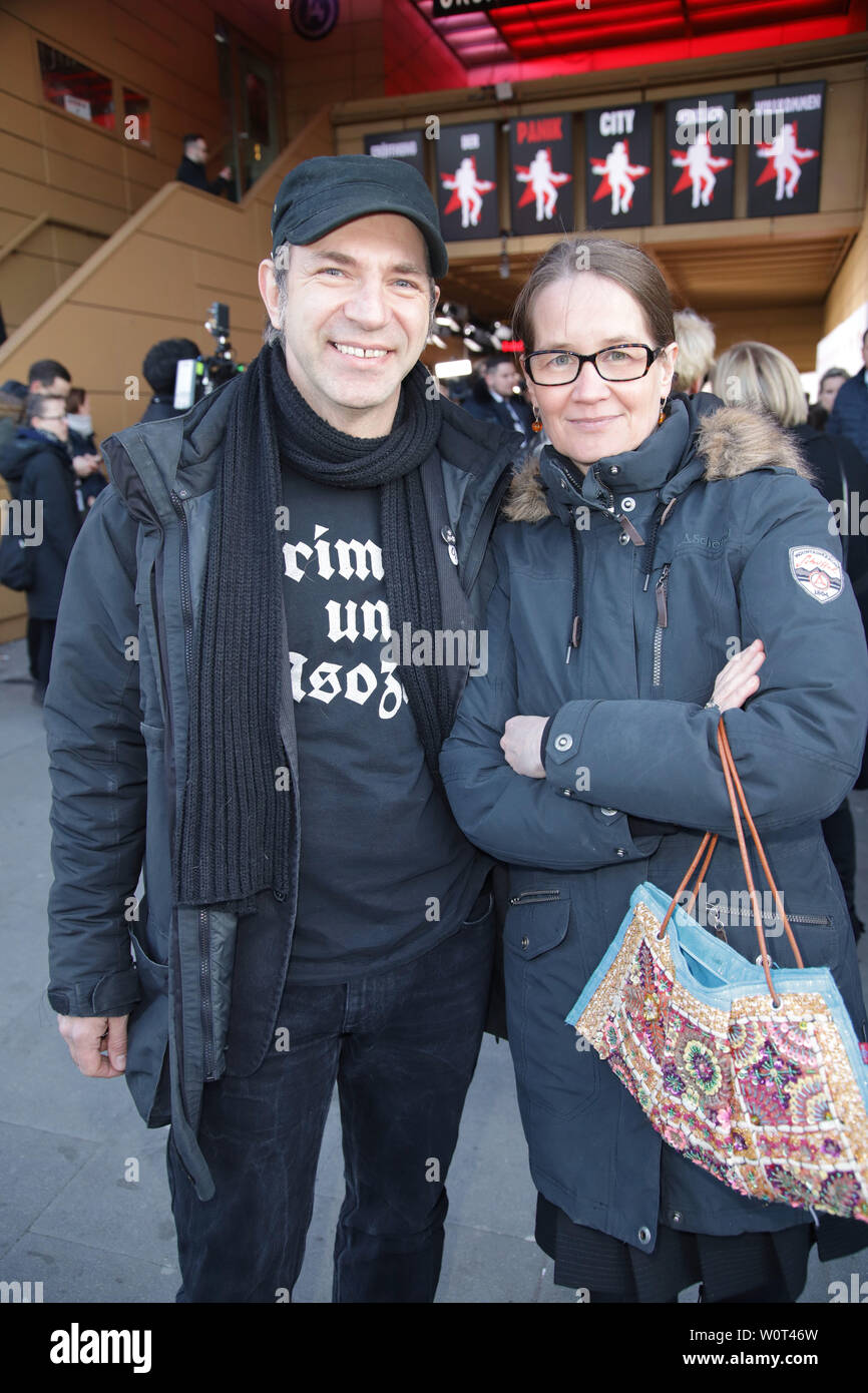 Ole Plogstedt mit Frau Bettina Querfurth, Eroeffnung der "Panikcity ...