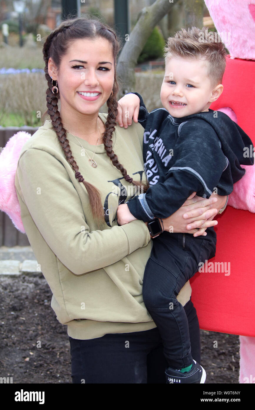 Sarah Lombardi mit Sohn Alessio, Besuch des Peppa Pig Land im Heide ...