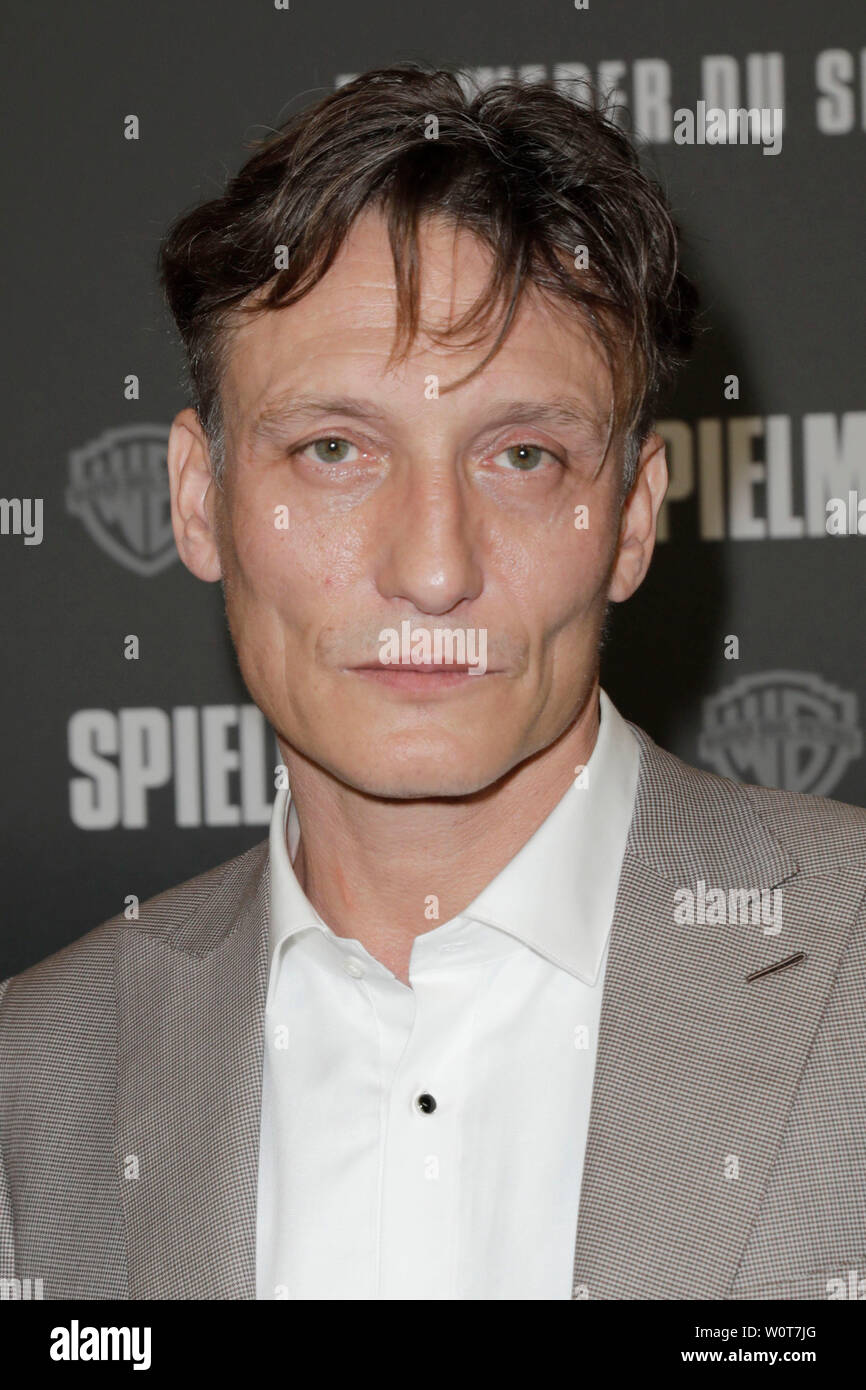 Oliver masucci hi-res stock photography and images - Alamy