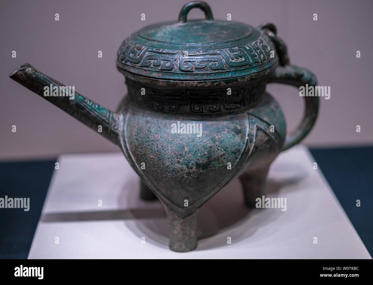 Bronzeware hi-res stock photography and images - Alamy