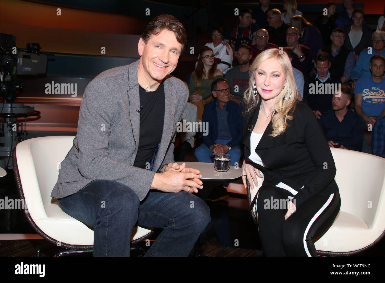 Bodo und Bianca Illgner (Ex-Fußballprofi/ Ex-Managerin), Lanz, LIVE, 01 ...