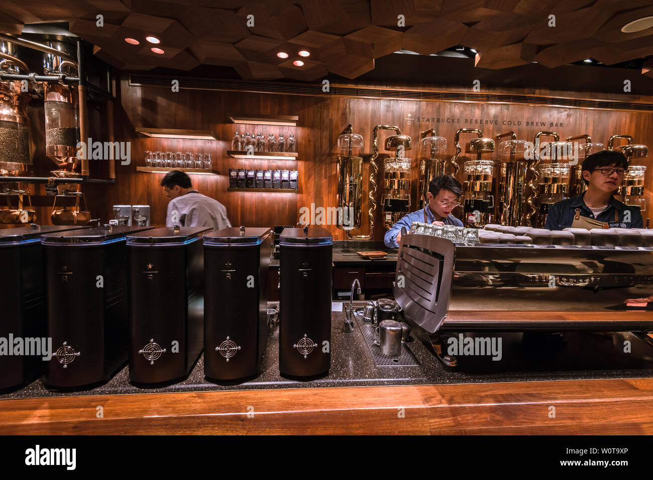 Starbucks reserve roastery in shanghai hi-res stock photography and ...
