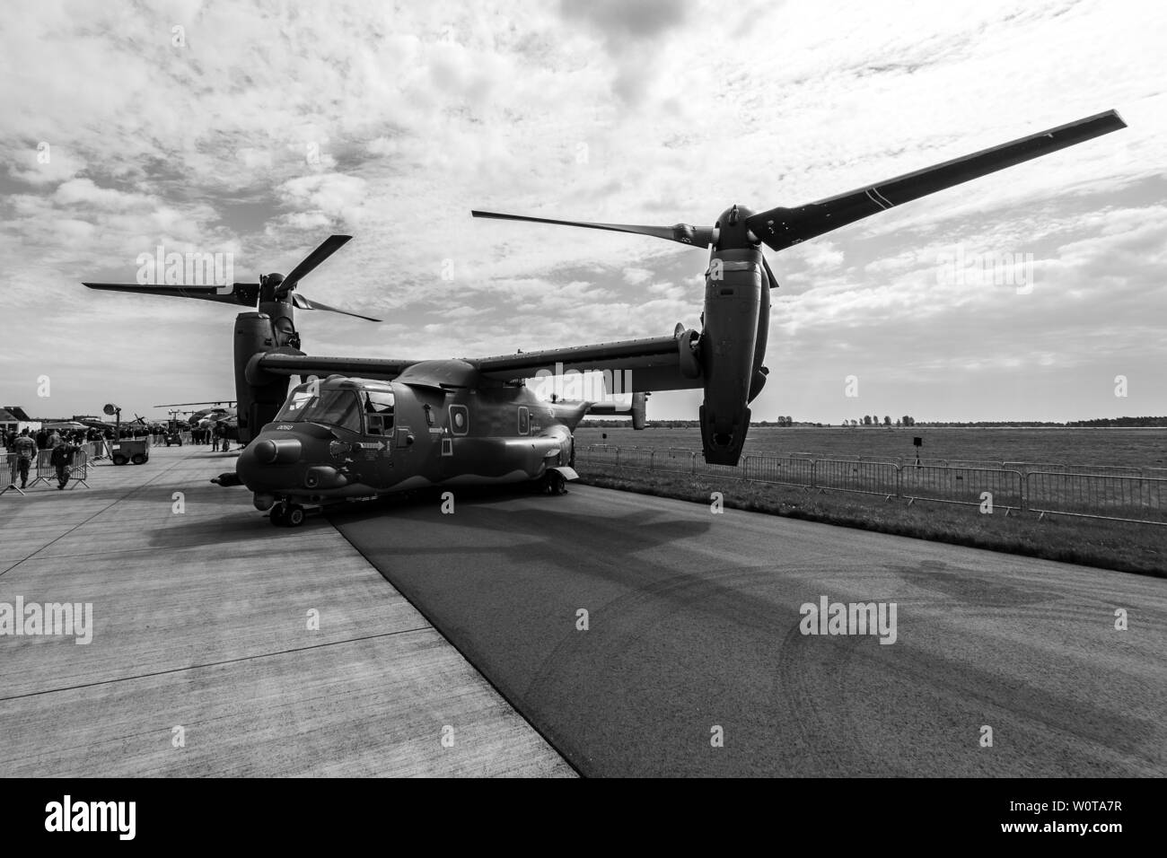 Bell boeing v 22 Black and White Stock Photos & Images - Alamy