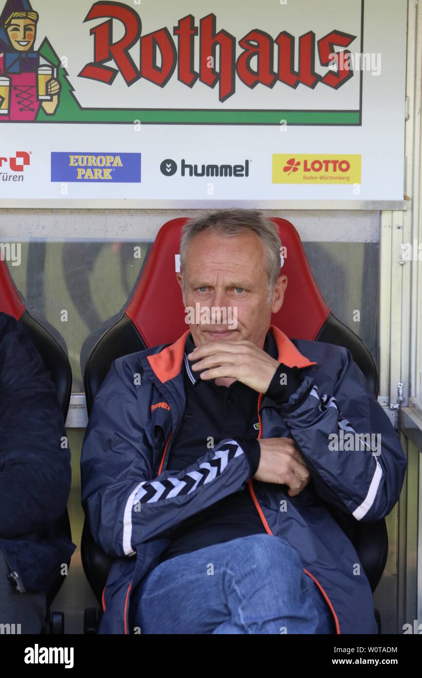 Trainer Christian Streich (Freiburg), 1. BL: 17-18 - 32. Spieltag - SC ...