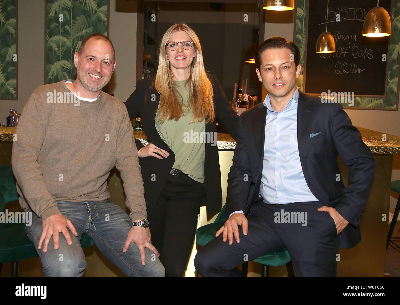 Tim Becker , Sarah Zirpins und Tomas Benakovic ( Bastion ...