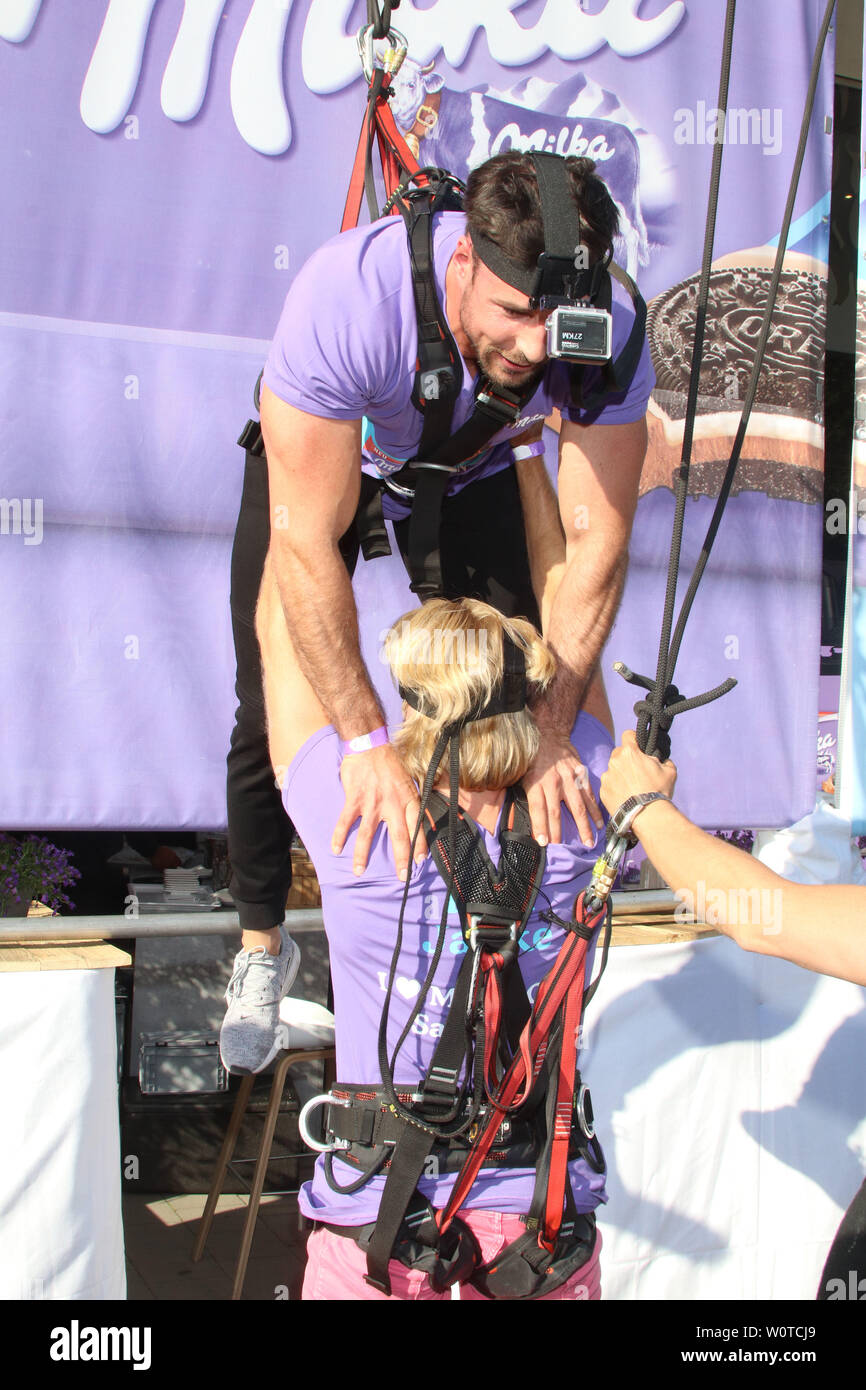 Paul Janke, Leonard Freier, Milka Charity House-Running-Event, Motel ...