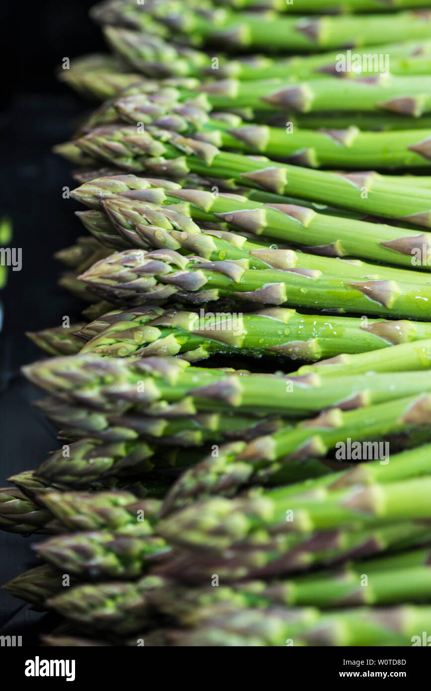 Asparagus in a box hi-res stock photography and images - Alamy