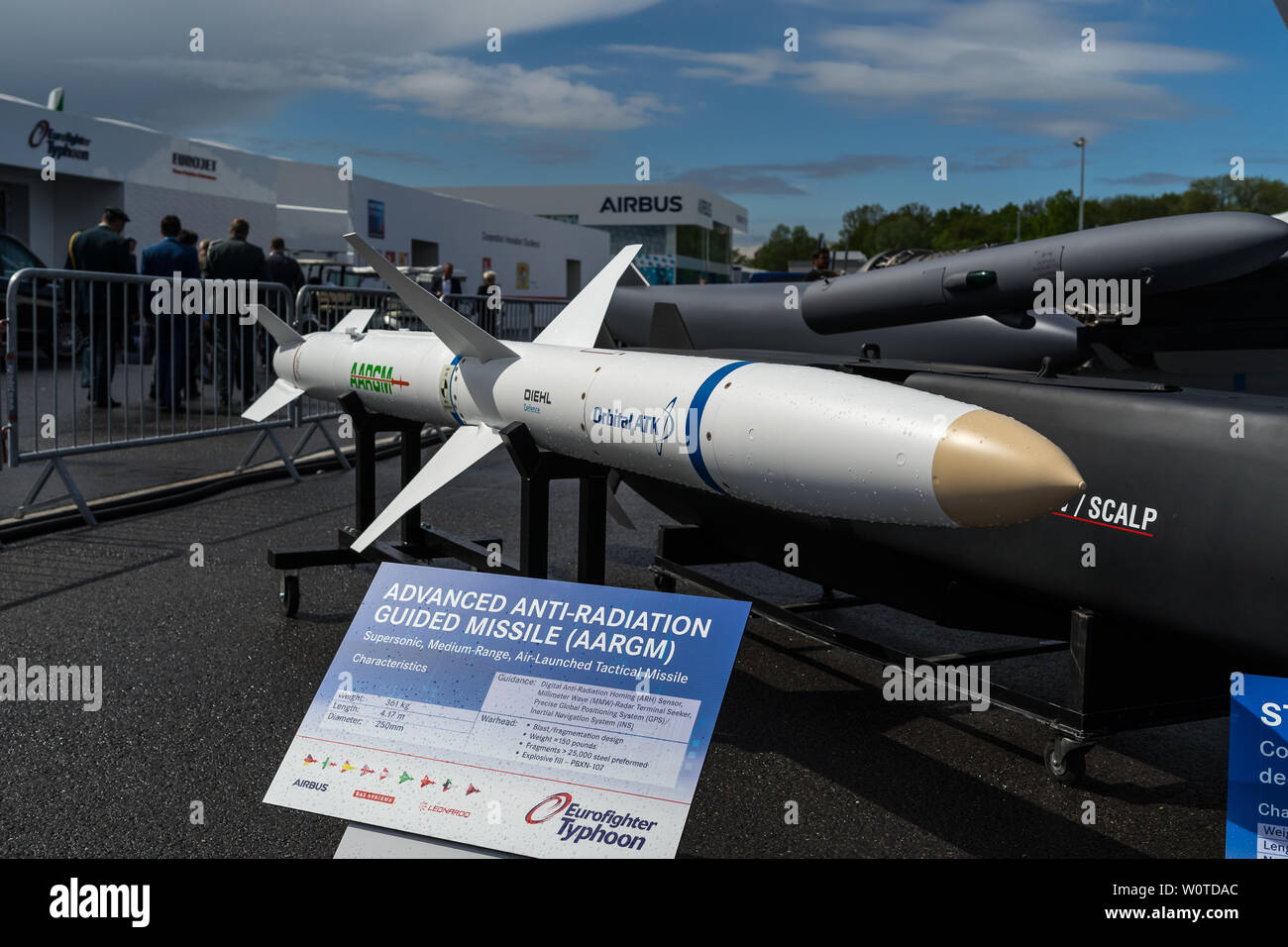 Anti aircraft berlin hi-res stock photography and images - Alamy