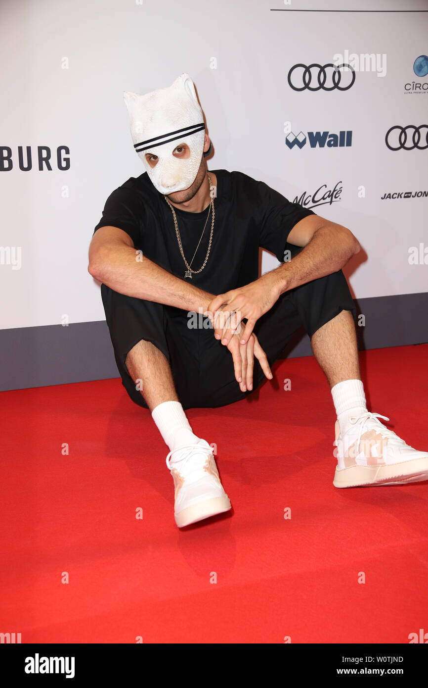 Cro (buergerlich Carlo Waibel), Channel Aid live in concert mit CRO ...