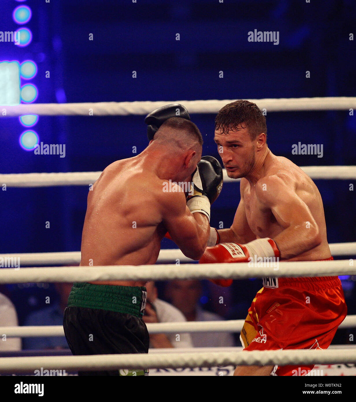 Profiboxen in Offenburg 2018 Denis Radovan (rote Hose) Koeln vs. Pavel ...