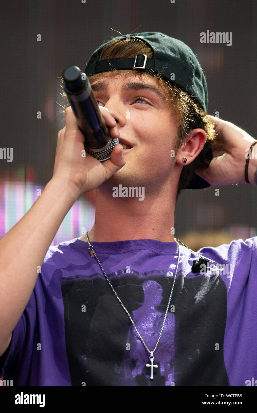 Mike Singer at Stars for Free 2018 in Wuhlheide Stock Photo - Alamy