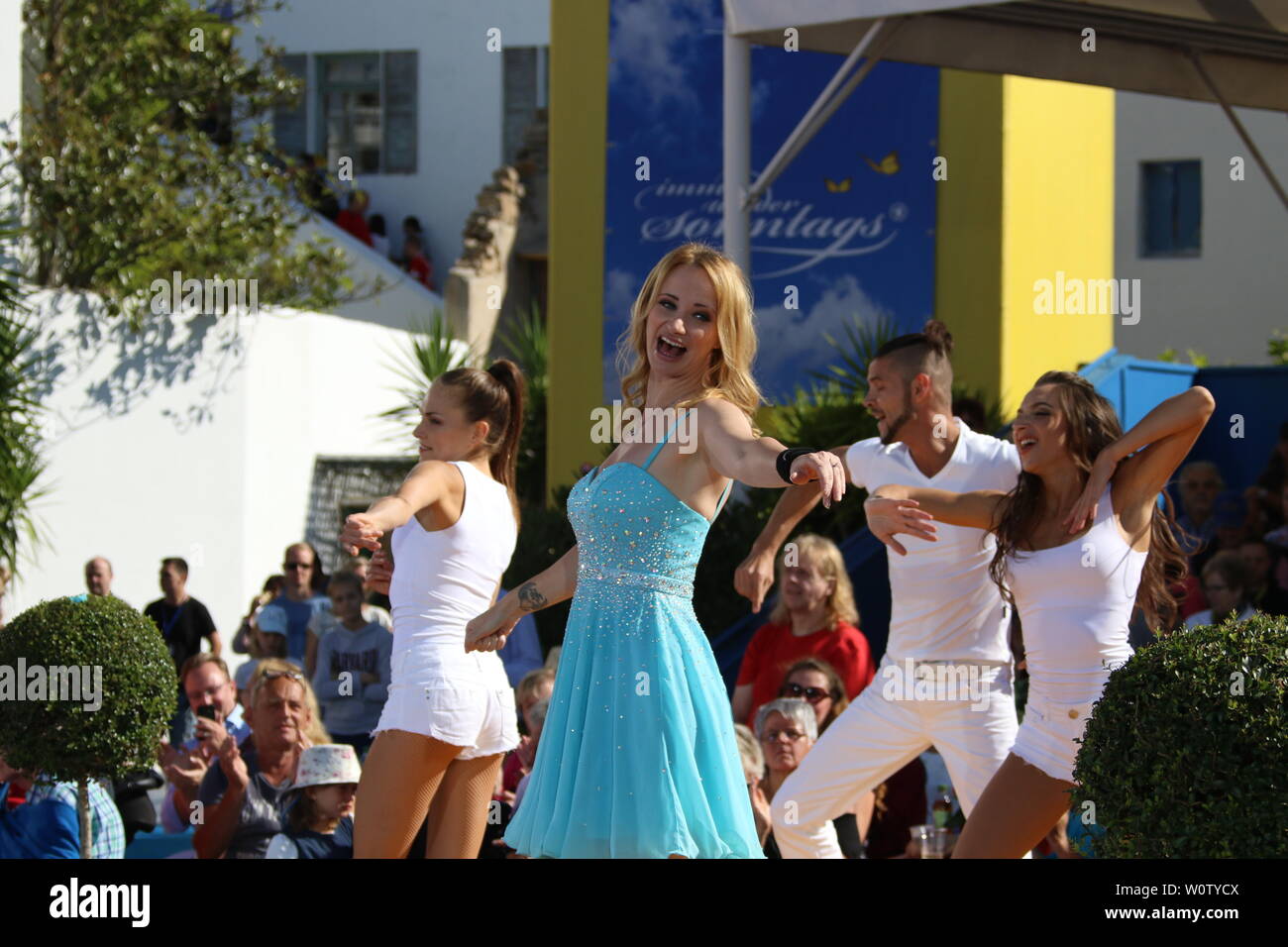 Pia Malo (Saengerin, Musikerin) in der ARD-TV-Show 16. Folge 2018 ...