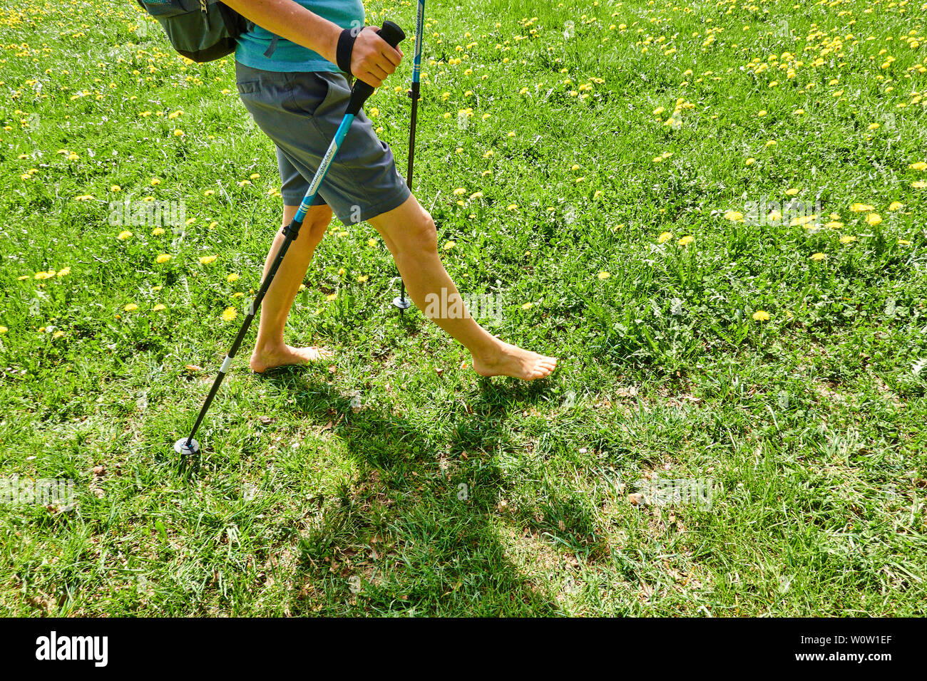 Barfuß wandern hi-res stock photography and images - Alamy
