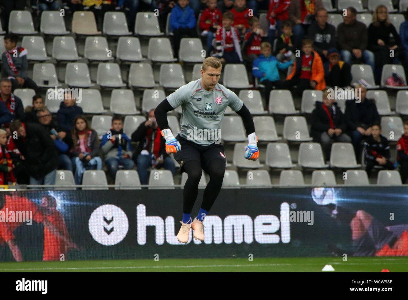 Torwart robin zentner fsv mainz 05 hi-res stock photography and images ...