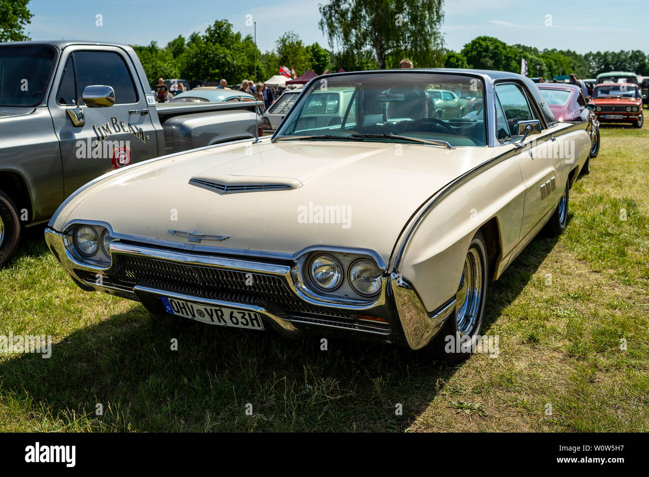 Third generation ford thunderbird hi-res stock photography and images ...