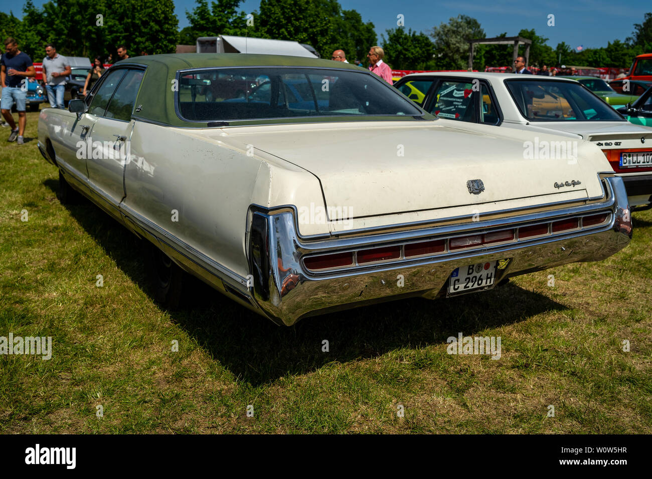 Chrysler new yorker hardtop hi-res stock photography and images - Alamy