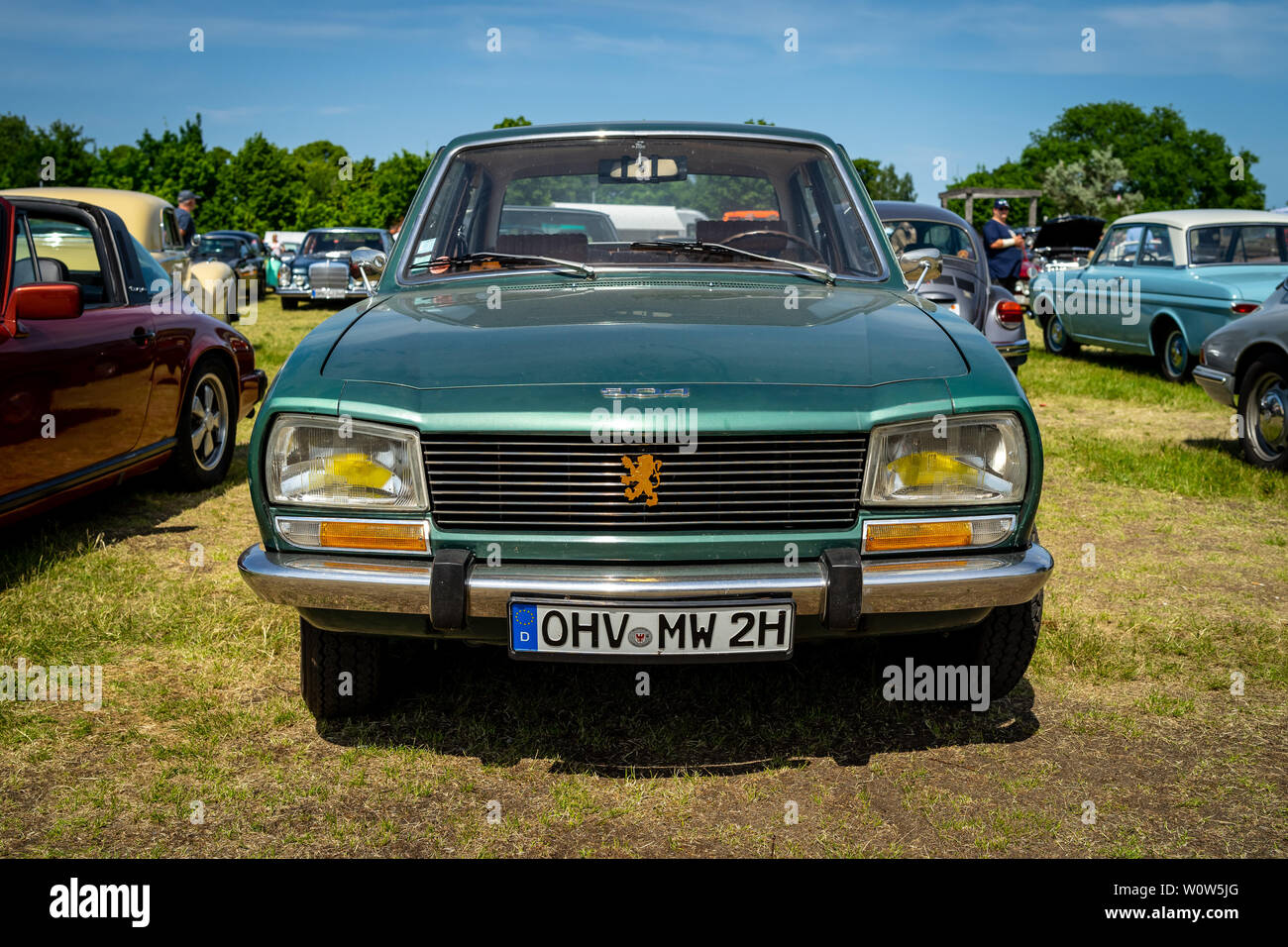 PAAREN IM GLIEN, GERMANY - MAY 19, 2018: Large family car Peugeot 504 ...
