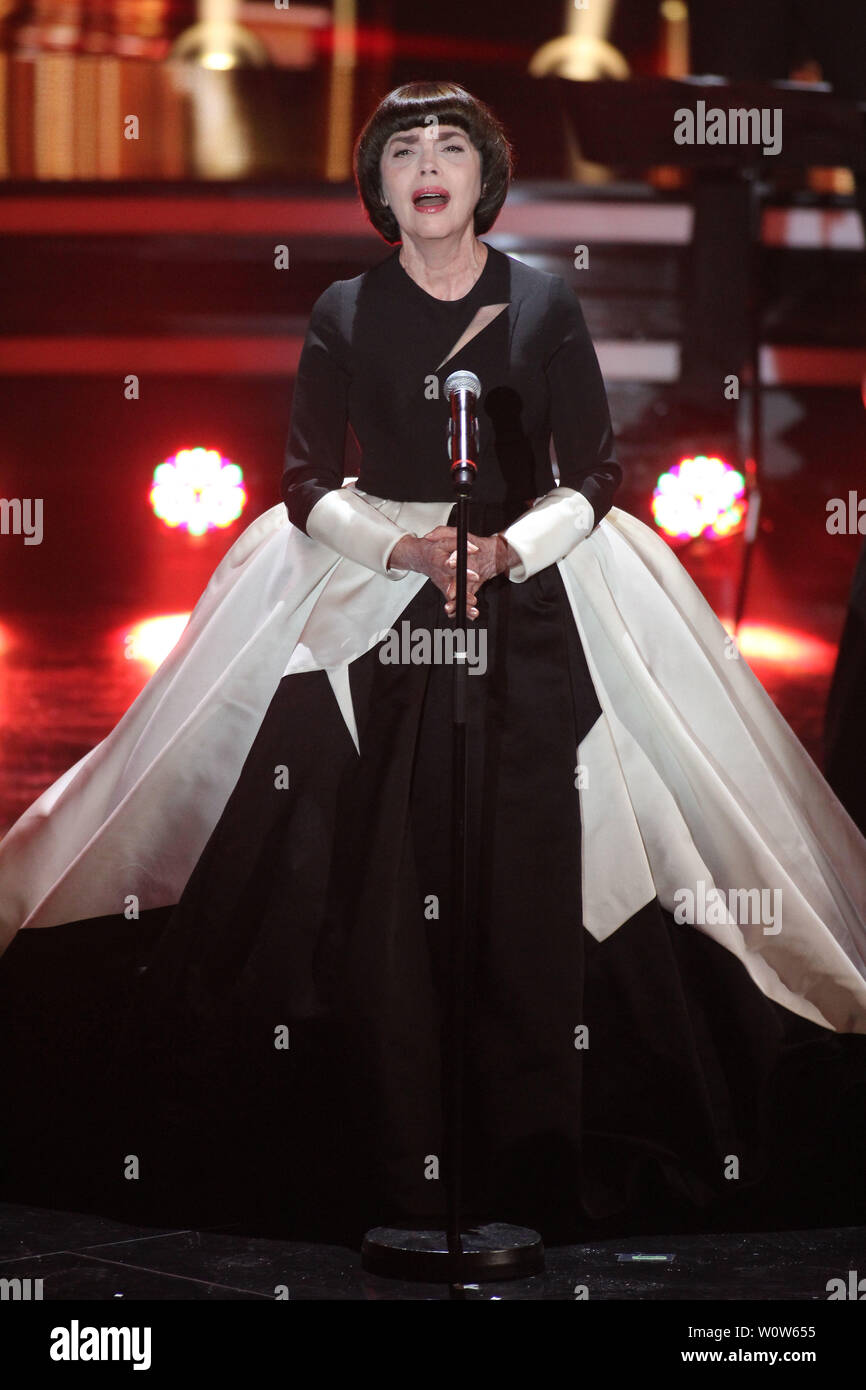 Mireille mathieu 2018 hi-res stock photography and images - Alamy