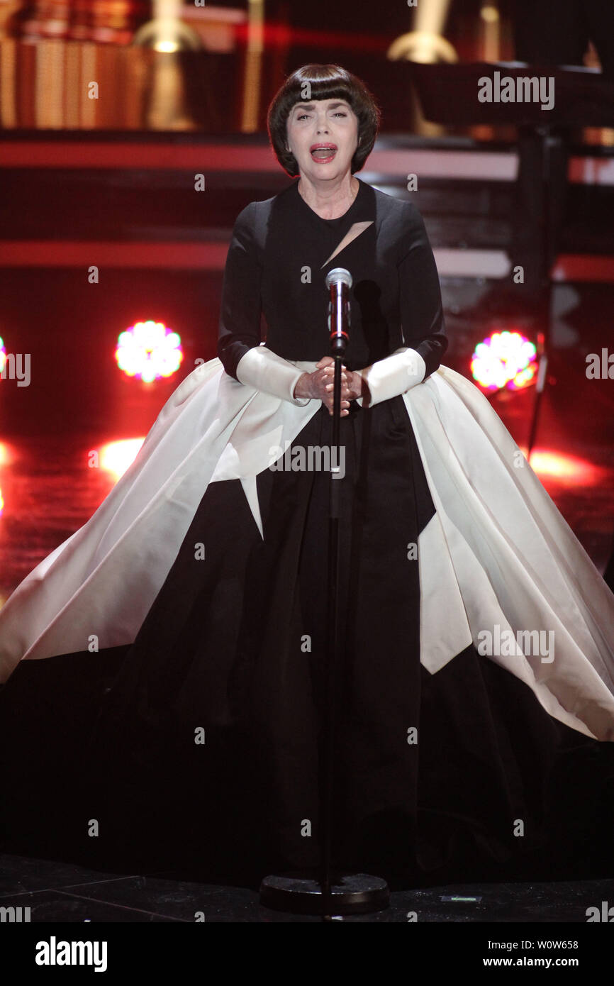 Mireille mathieu 2018 hi-res stock photography and images - Alamy