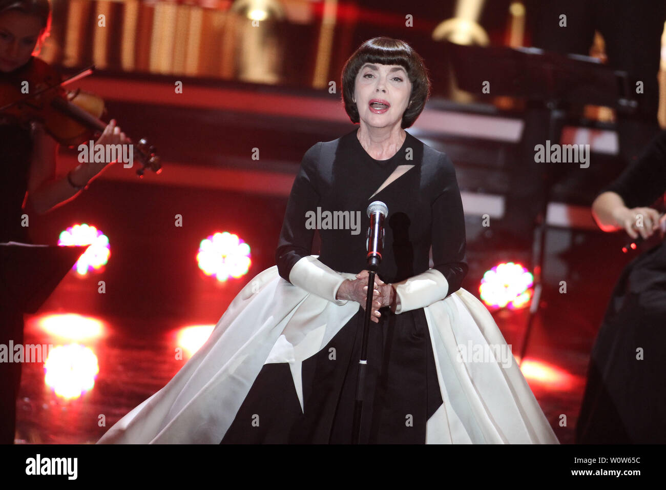 Mireille mathieu 2018 hi-res stock photography and images - Alamy
