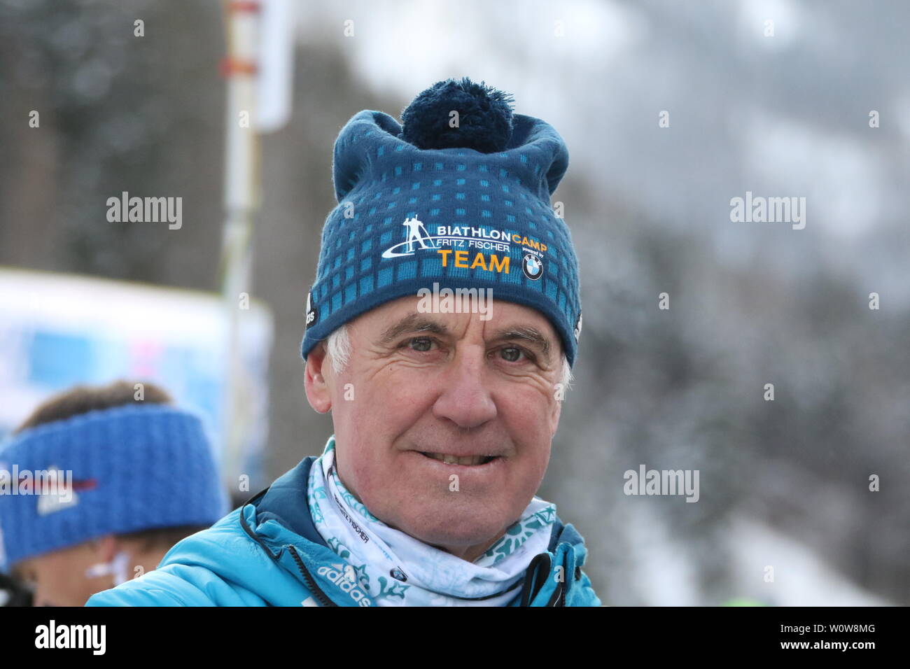 Biathlonlegende Fritz Fischer beim IBU Biathlon Staffelrennen der ...
