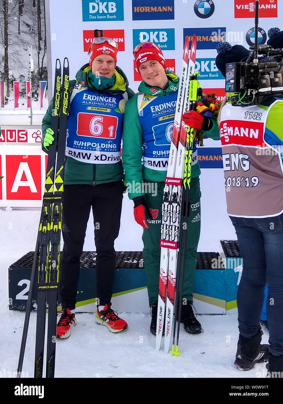 Sie konnten strahlen nach dem zweiten Platz in der Staffel: v.li. Roman ...