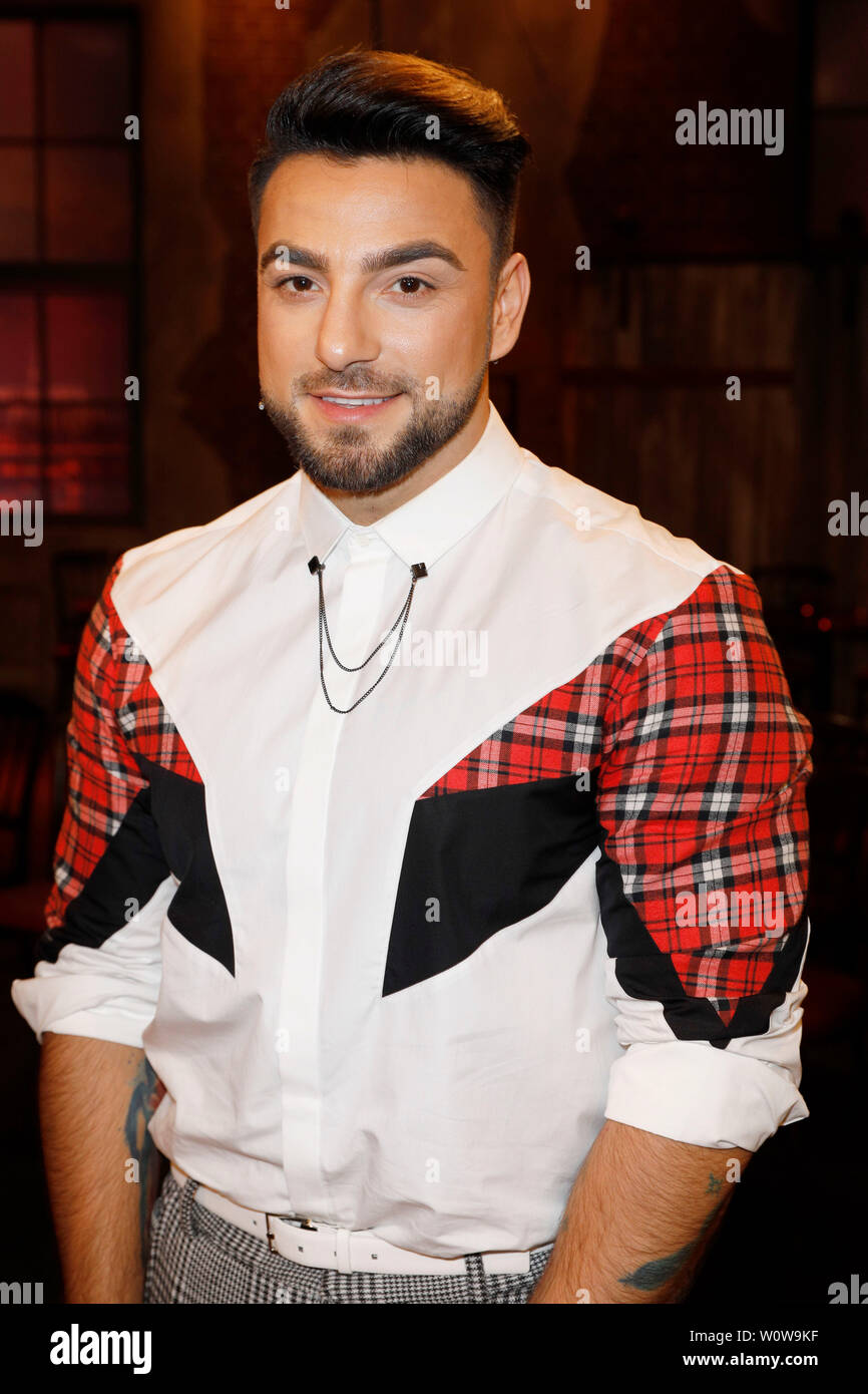 Kalay hi-res stock photography and images - Alamy