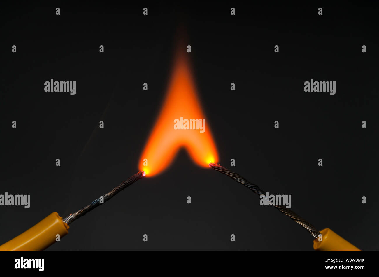 Electric arc between two cables Stock Photo - Alamy